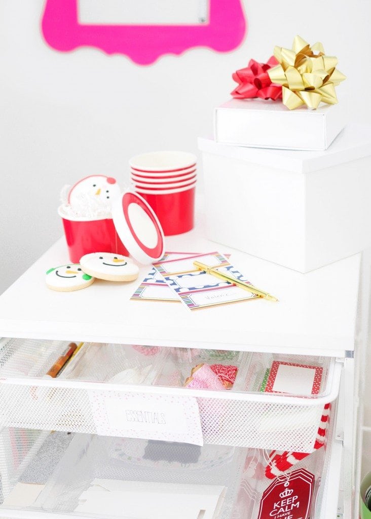 How to Gift Wrap your Holidays with elfa | Damask Love