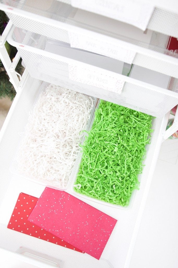 How to Gift Wrap your Holidays with elfa | Damask Love