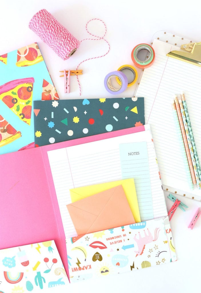 How to Make A Pocket Folder - Damask Love