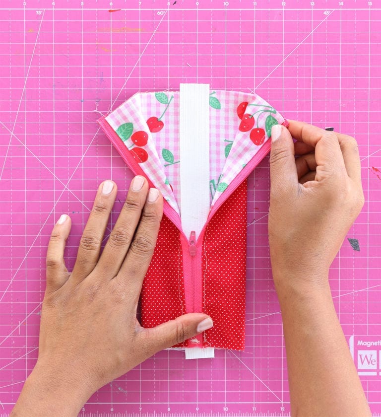 How to Make a Planner Zipper Pouch - Damask Love